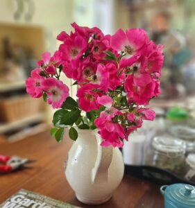 How To Keep Cut Roses Fresh and Won't Wilt